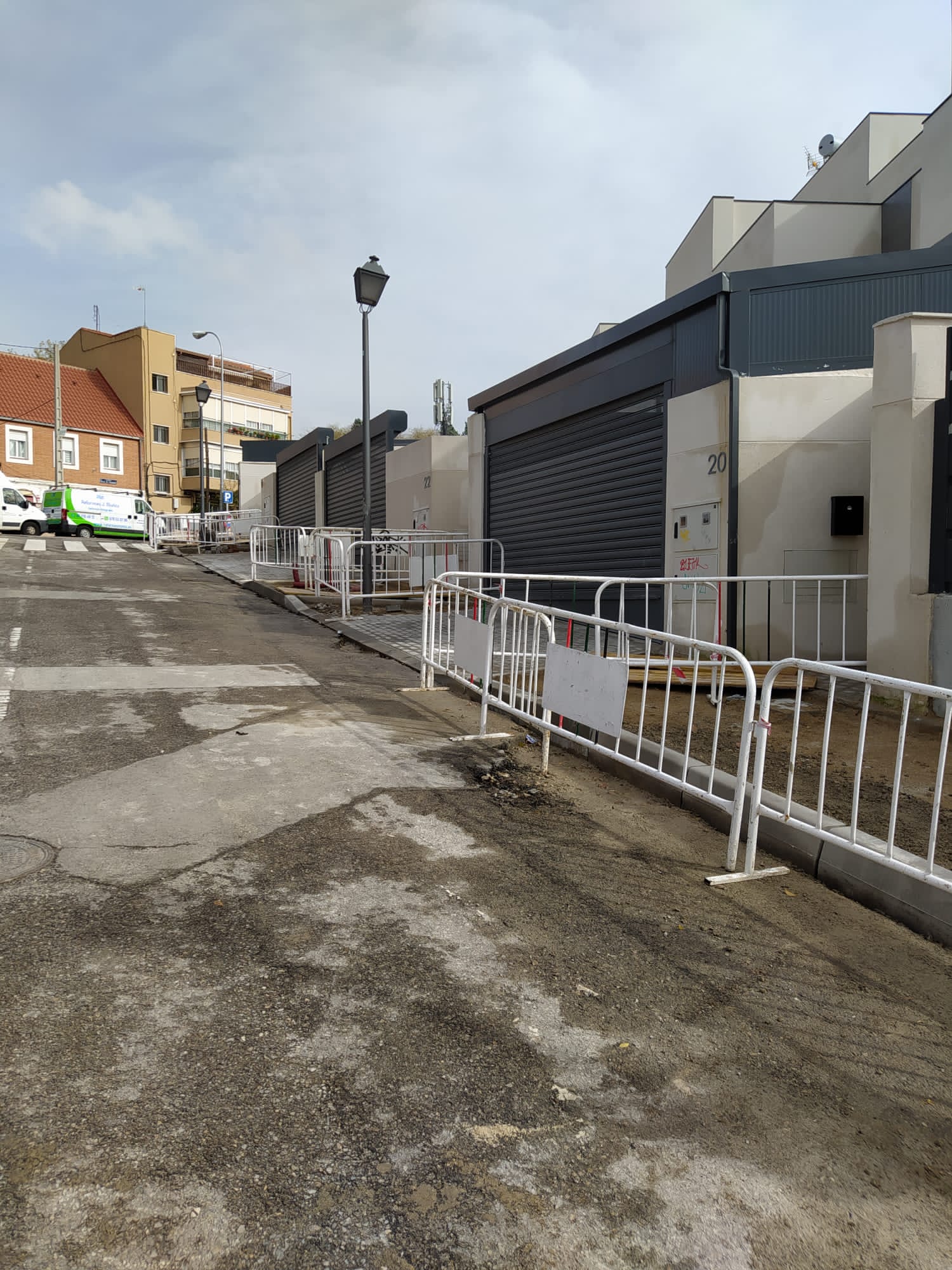 Vados y Barbacanas de acceso de vehículos a garajes y/o urbanizaciones